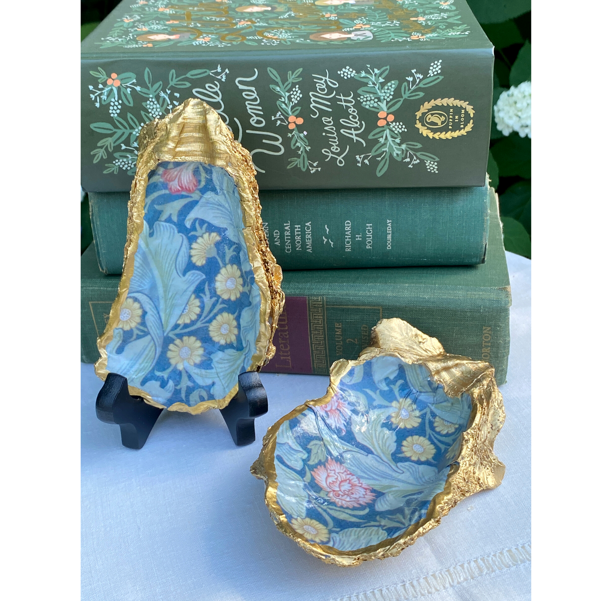Oyster Shell Art, Vintage William Morris Design, Blue with Flowers, Ha ...